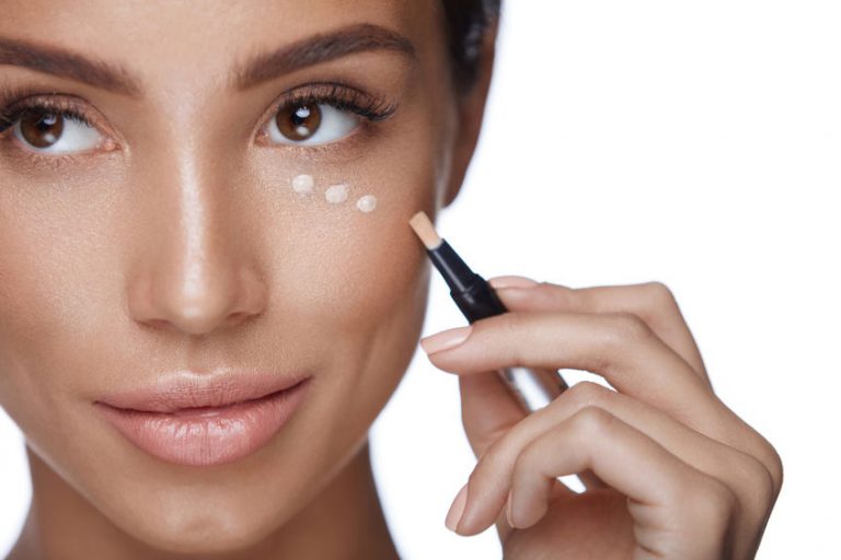 7 Ways to Brighten Eyes (simple tricks to banish tired eyes!)