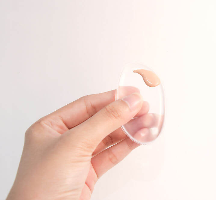 Foundation Brush Or Sponge: Which One Is Better For Foundation ...