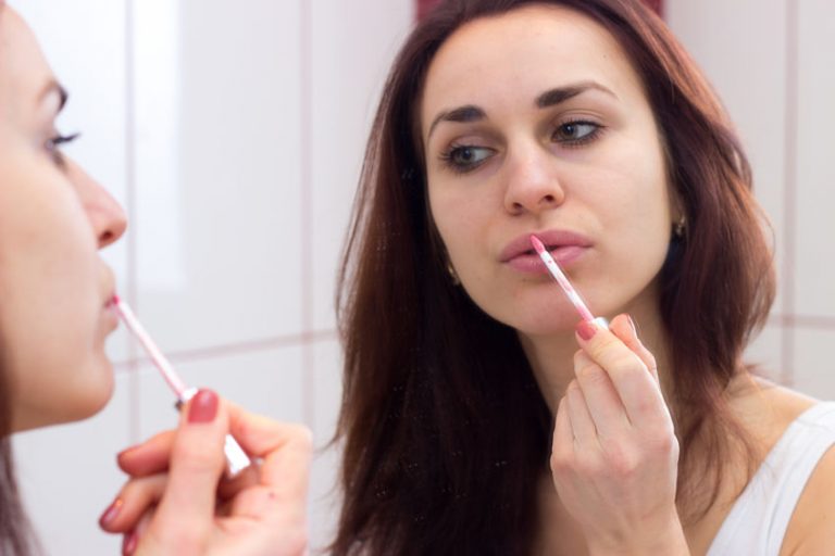How To Apply Lipstick On Small Lips - Beverly Hills MD