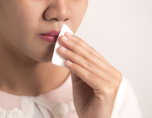 How To Remove Lipstick From Your Lips Without Staining Your Face ...